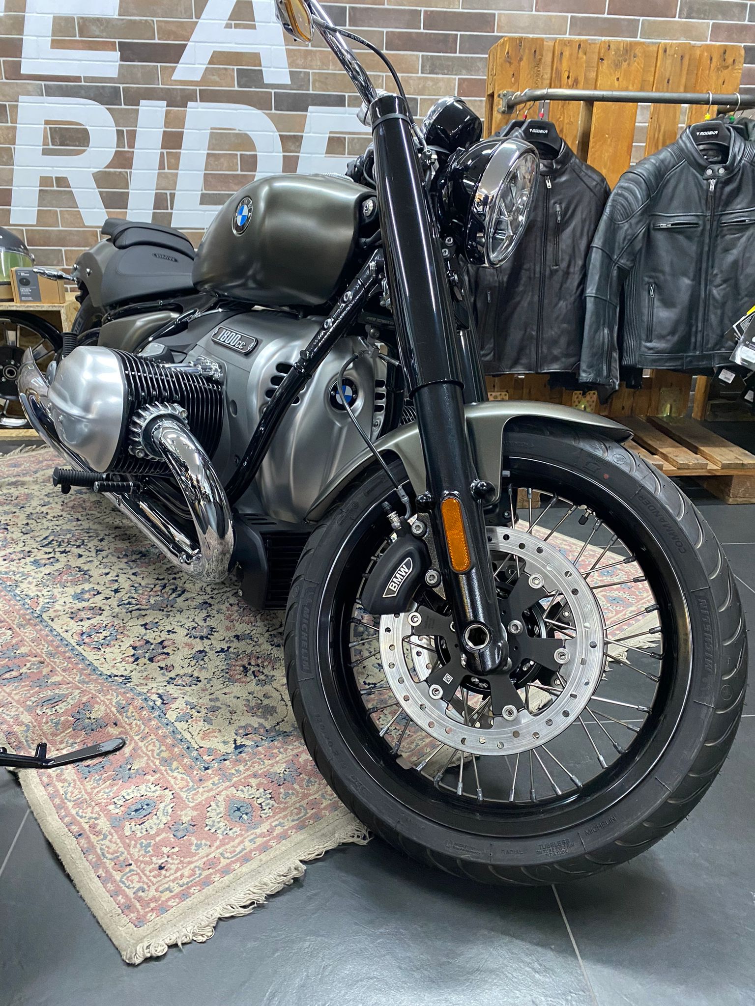 BMW R18 MANHATTAN METALLIC