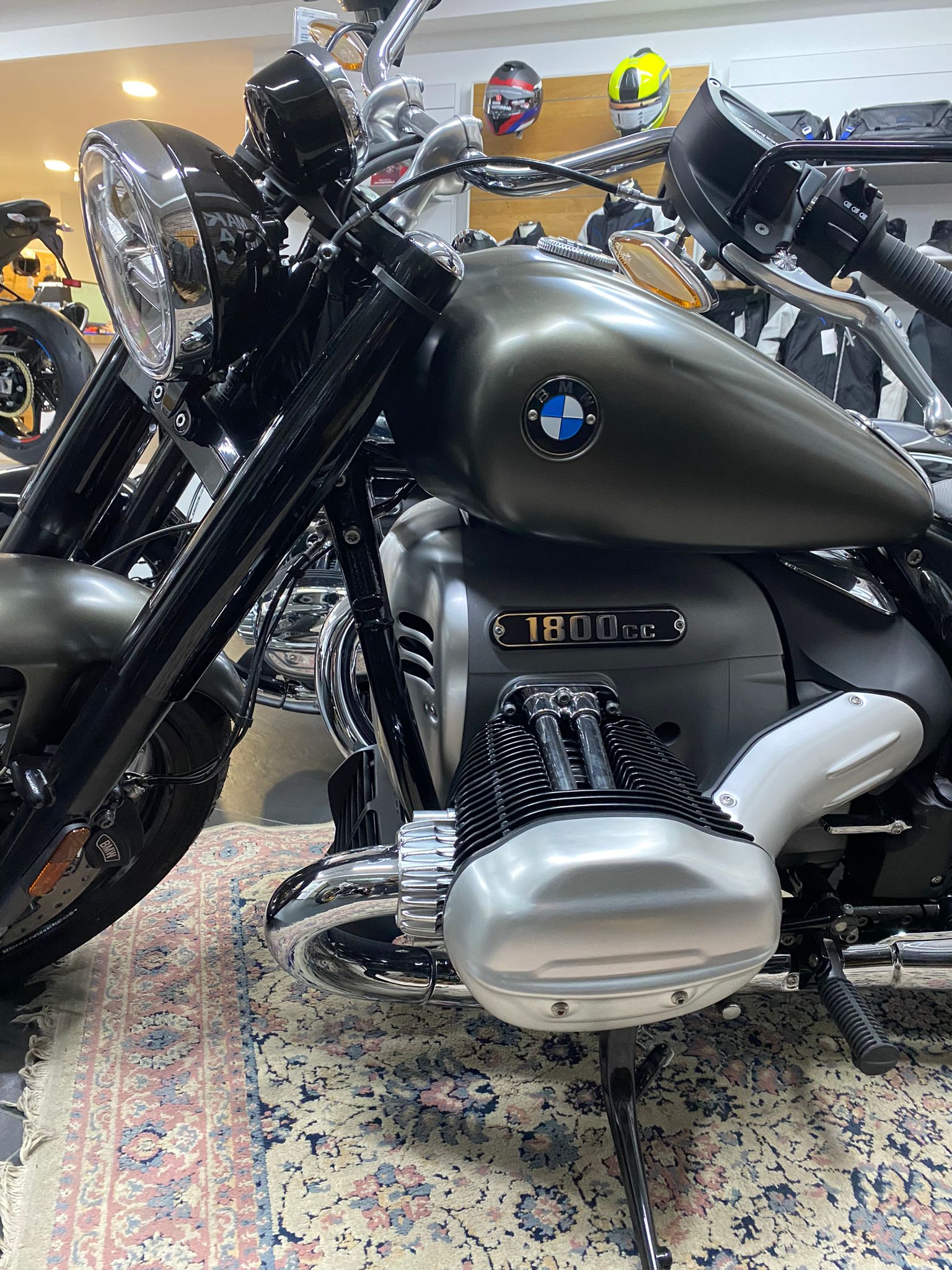 BMW R18 MANHATTAN METALLIC